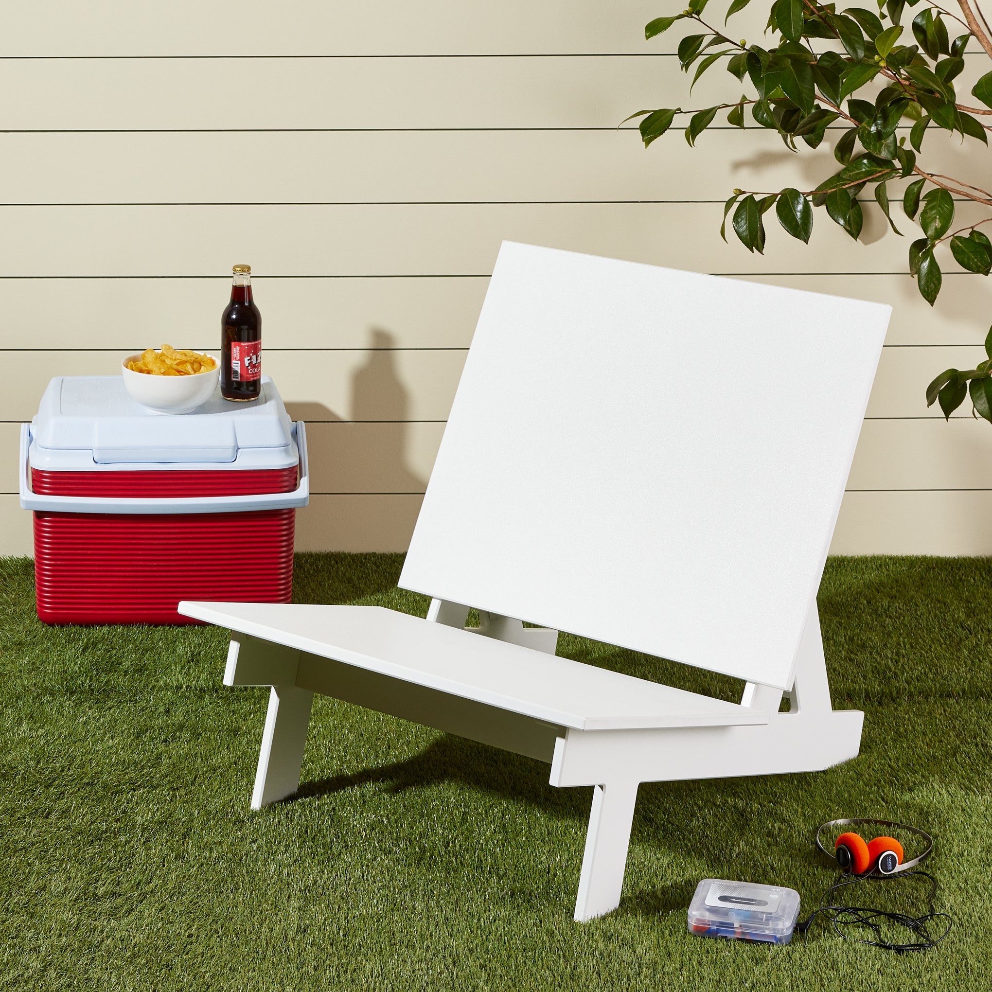 Taavi Outdoor Lounge Chair in Recycled Plastic – MoMA Design Store