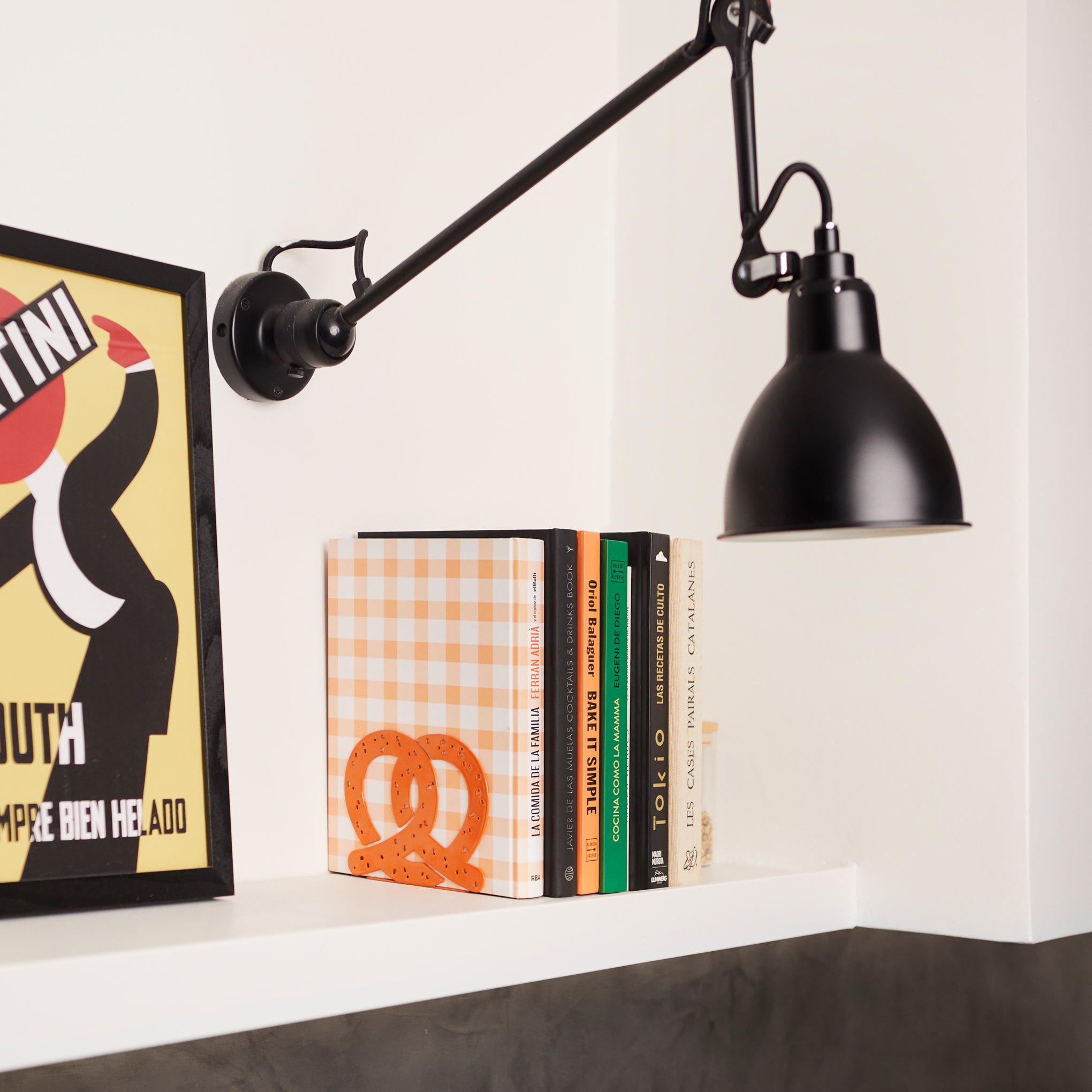 Pretzel Single Bookend – MoMA Design Store