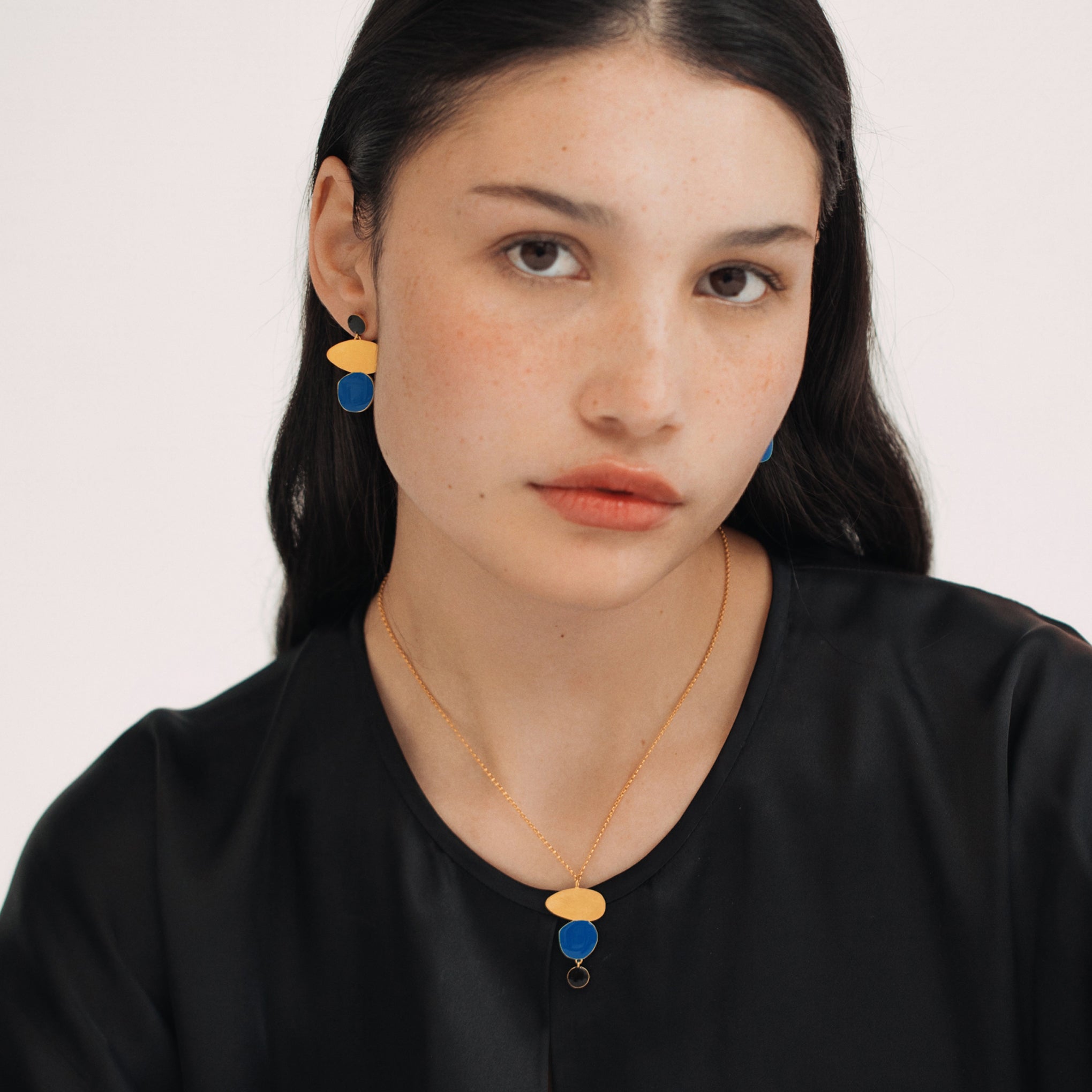 Joan Miró Gold-Plated Linear Dots Earrings – MoMA Design Store