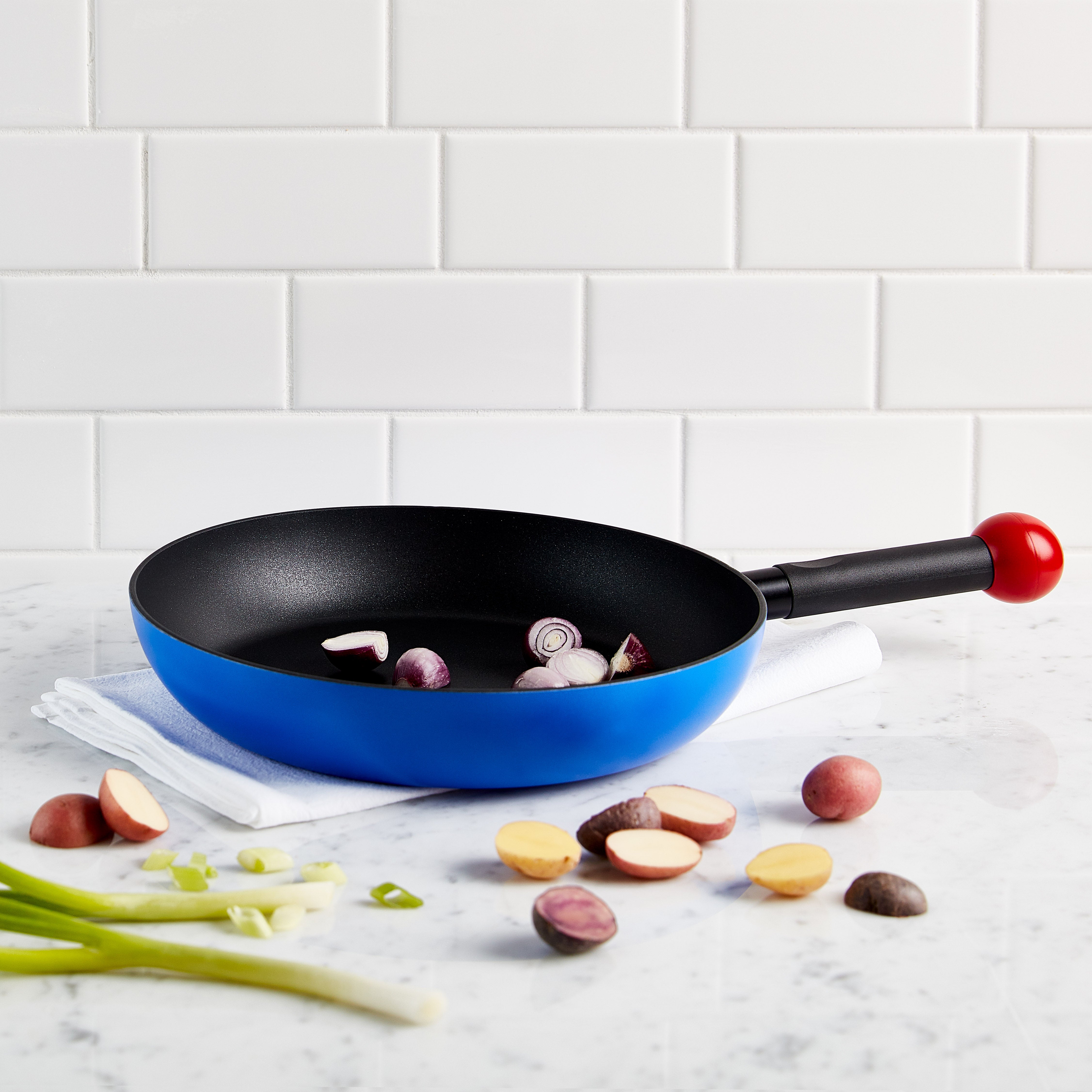 Bubble Frying Pan – MoMA Design Store
