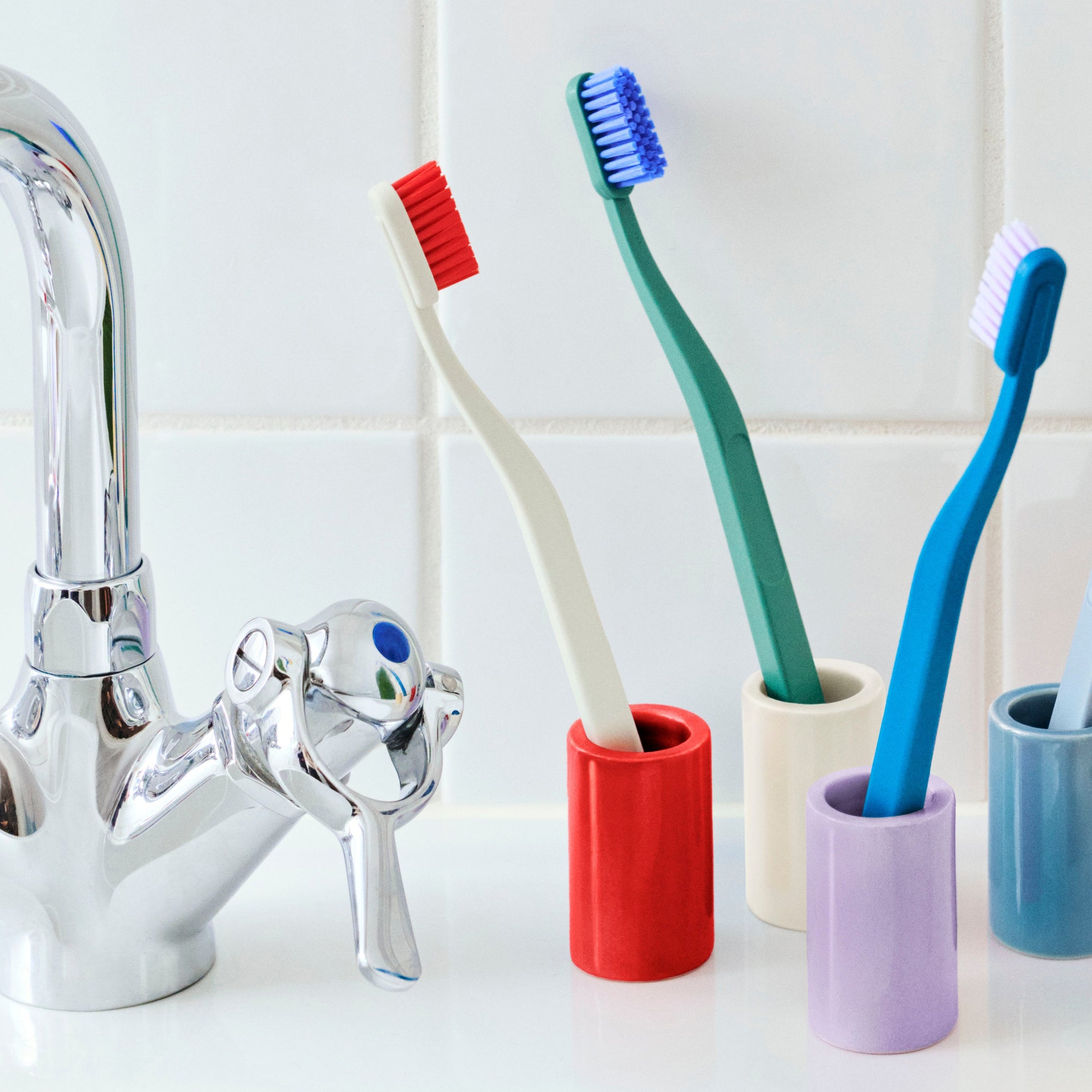 HAY Tann Recycled Plastic Toothbrush - Off White/ Red – MoMA Design Store