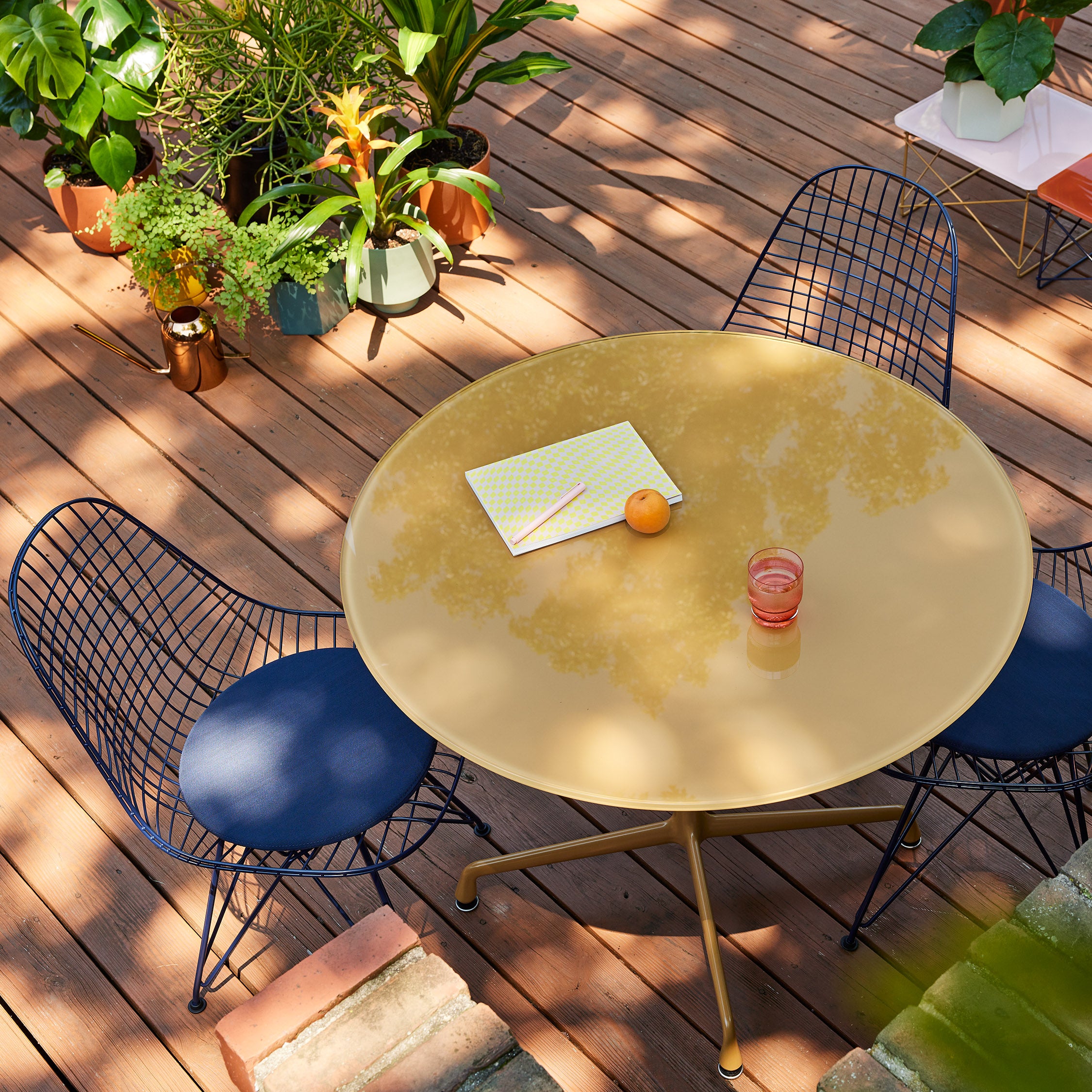 Herman Miller x HAY Eames Universal Base Round Table - Toffee – MoMA ...