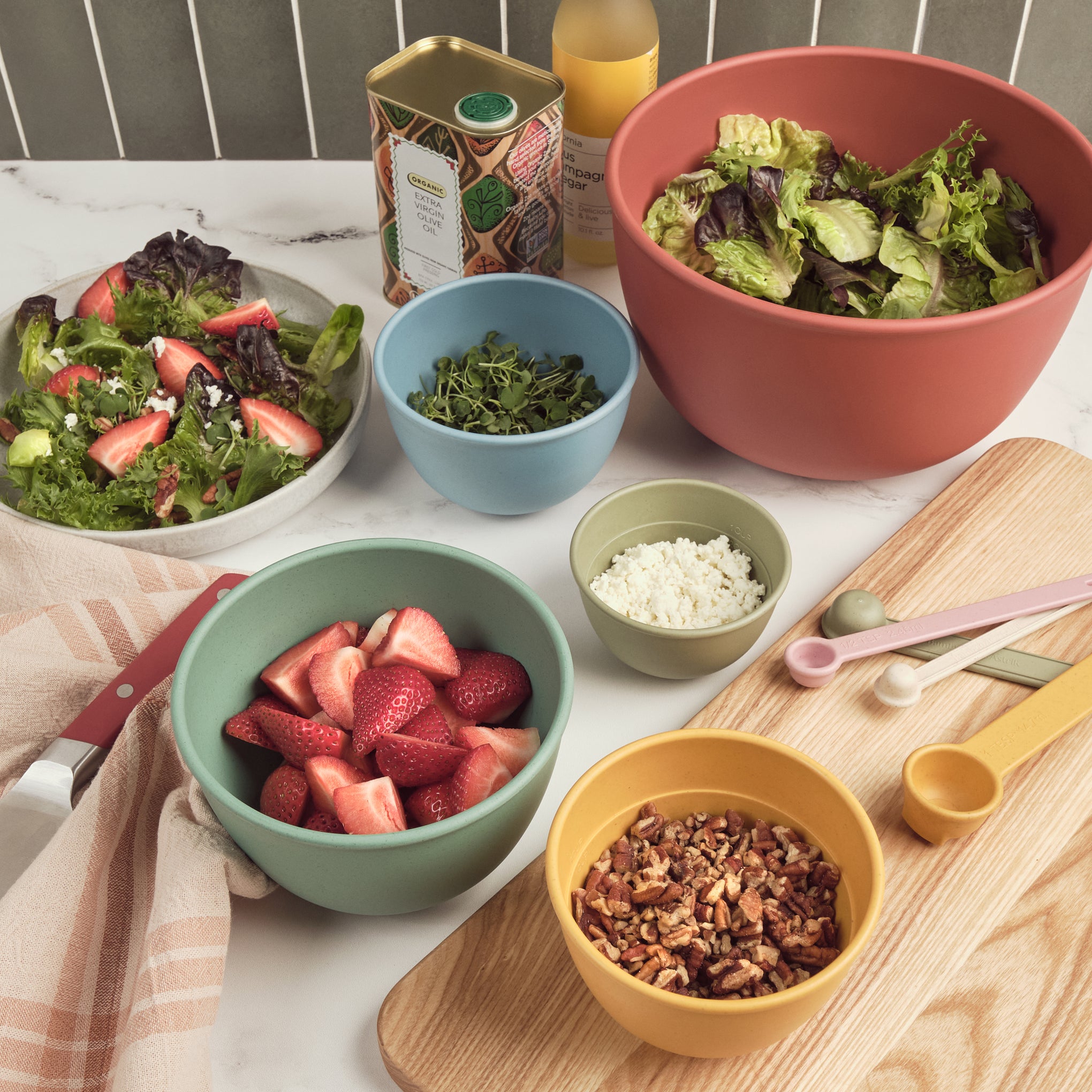 Plant-Based Astrik Plastic Nesting Bowls - Set of 5 – MoMA Design Store