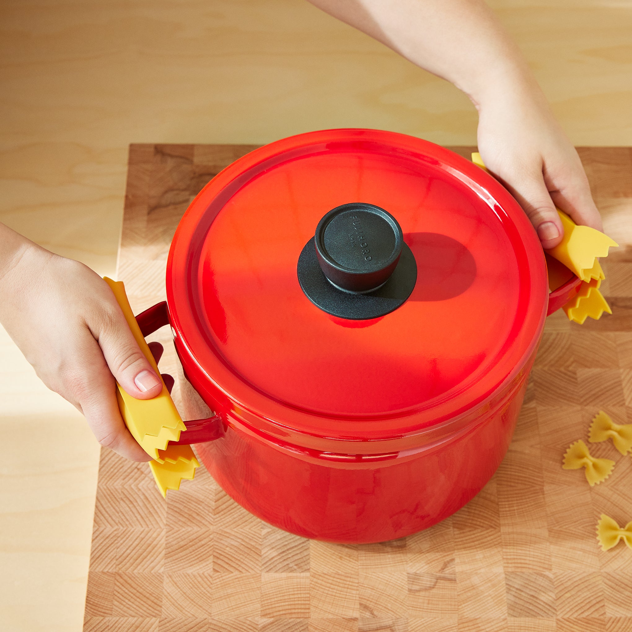 Farfalloni Pasta Pot Grips - Set of 2 – MoMA Design Store