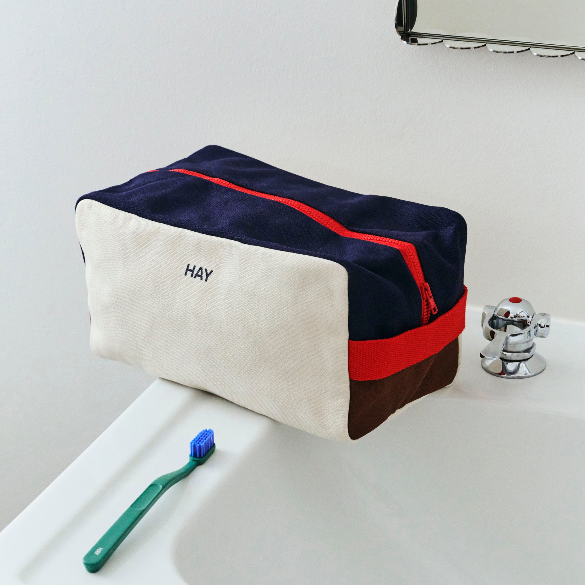 HAY Toiletry Bag - Dark Green/ Multi – MoMA Design Store