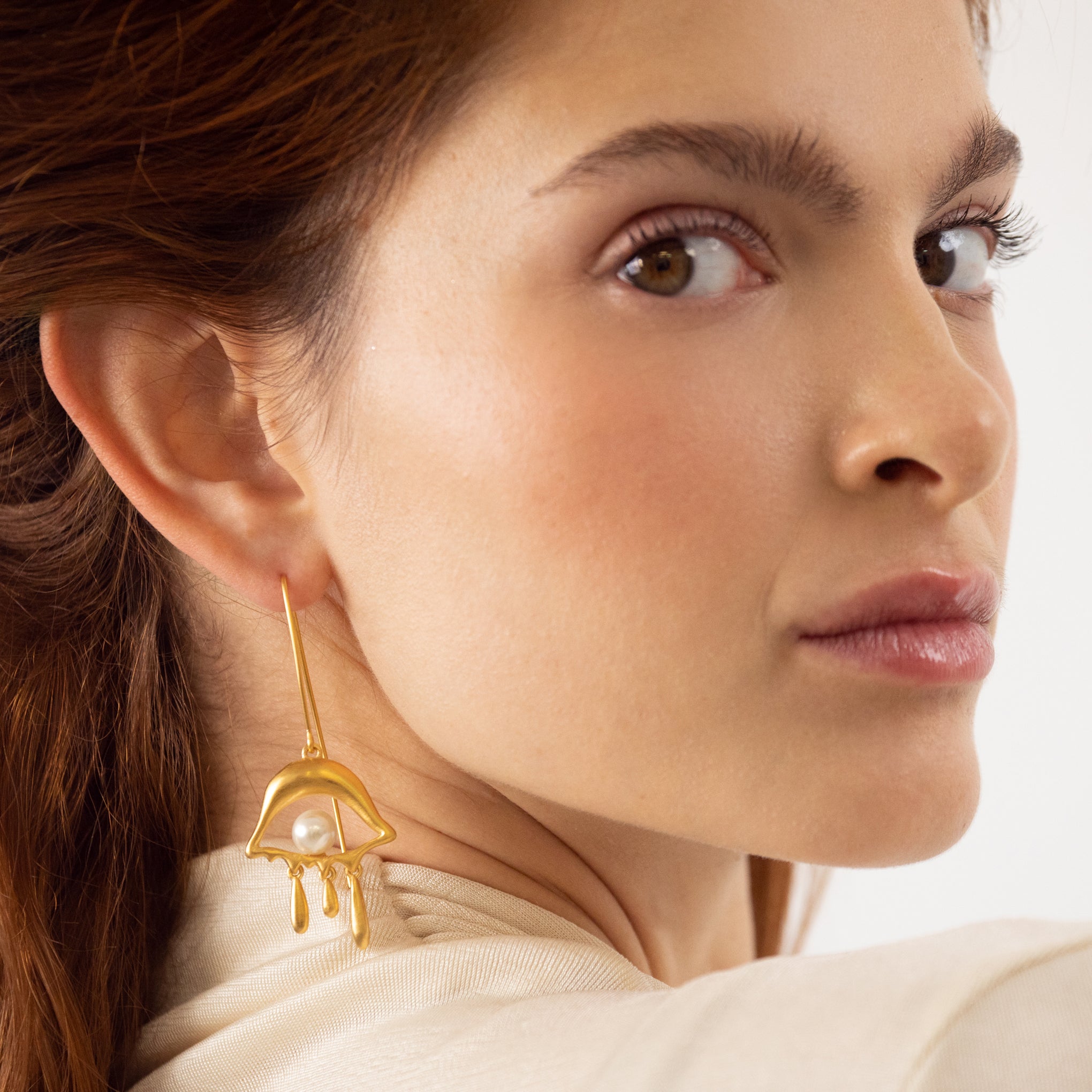 Salvador Dalí Gold-Plated Eye Drop Earrings – MoMA Design Store