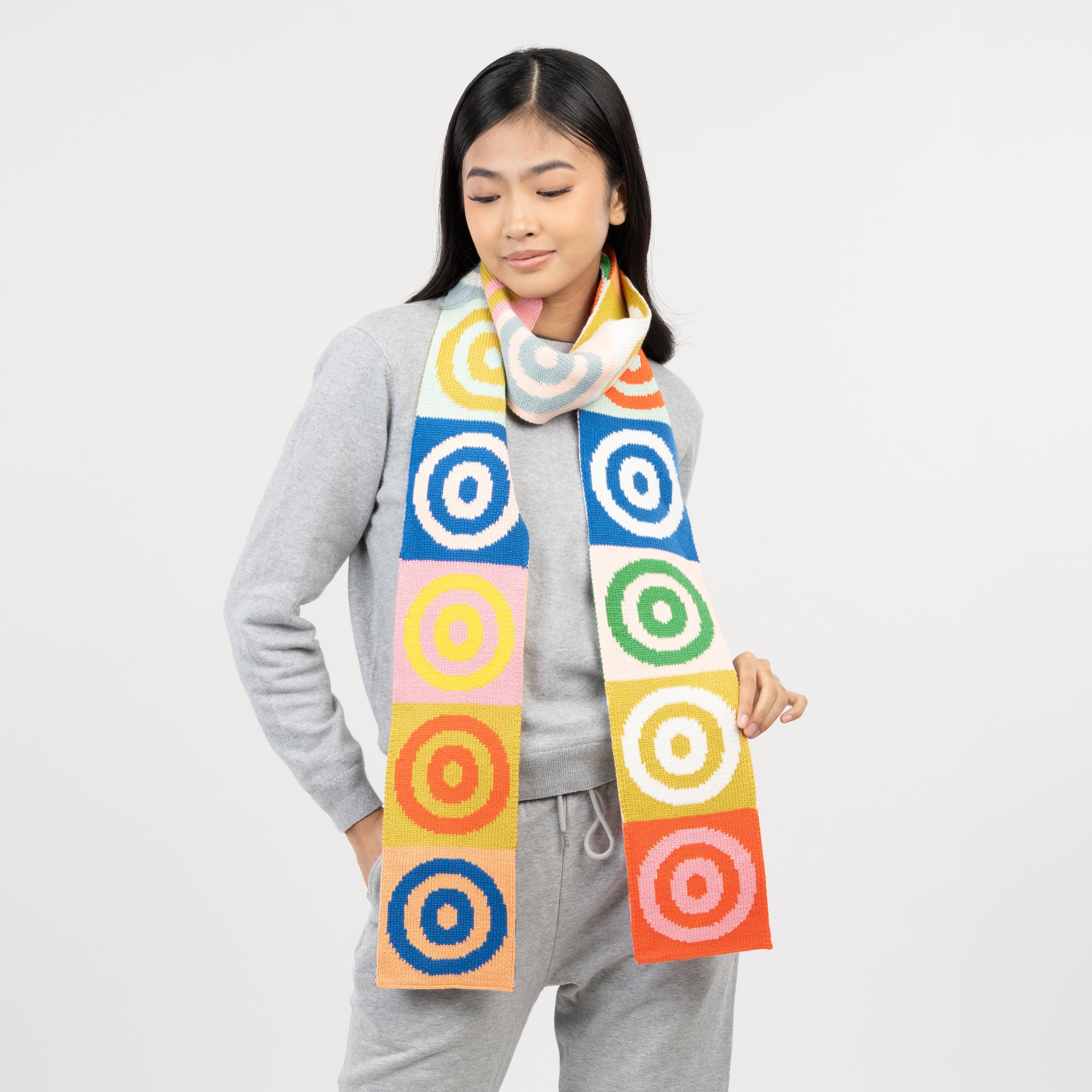Verloop Skinny Rotate Circles Scarf – MoMA Design Store
