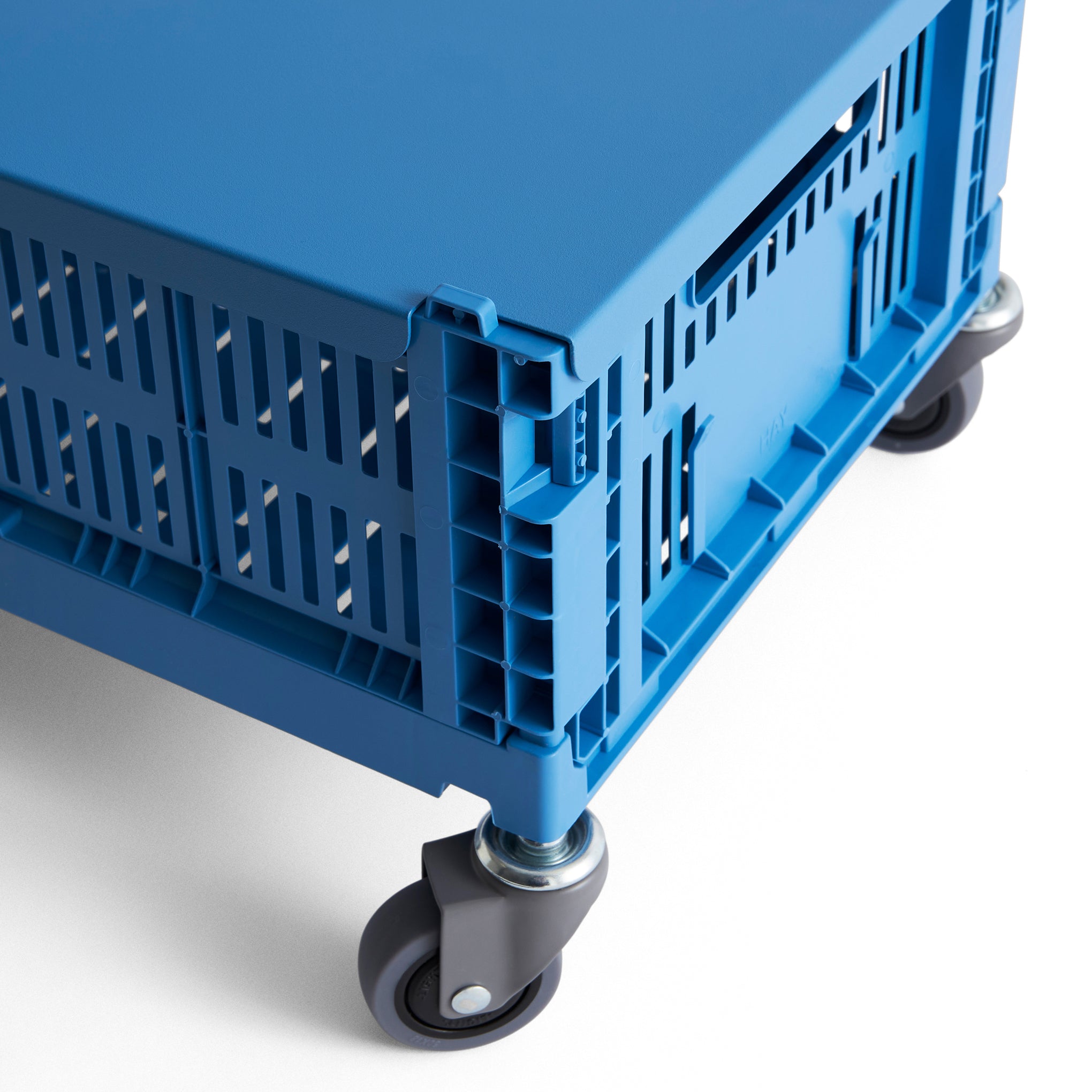 HAY Recycled Storage Bin Collapsible Plastic Lid - Electric Blue – MoMA ...