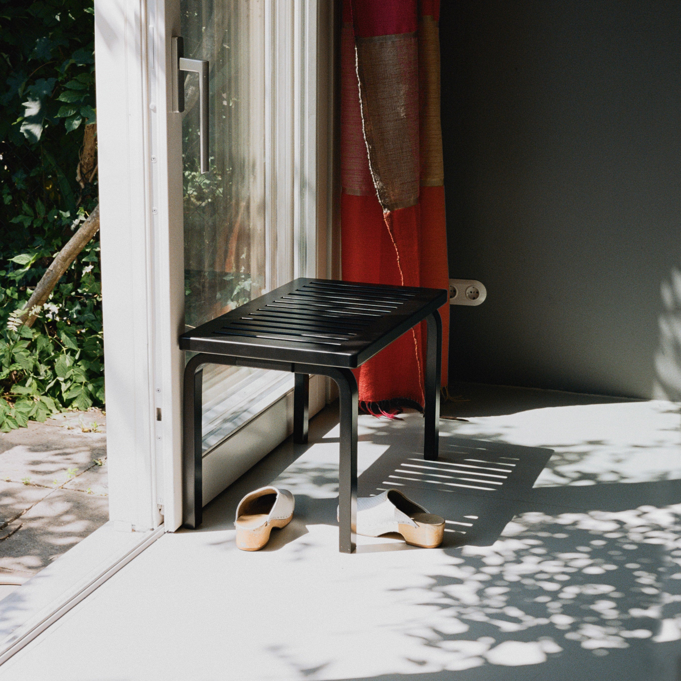 Artek Aalto Bench 153 - Black – MoMA Design Store