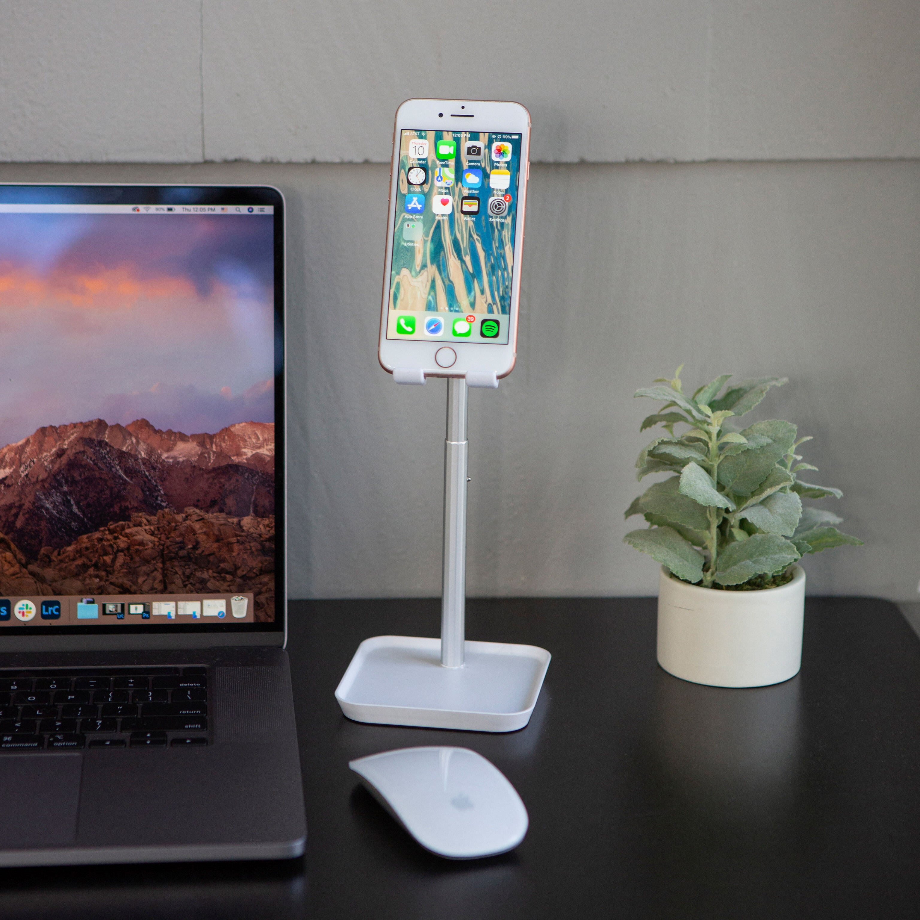 Extendable Phone Stand - Black – MoMA Design Store