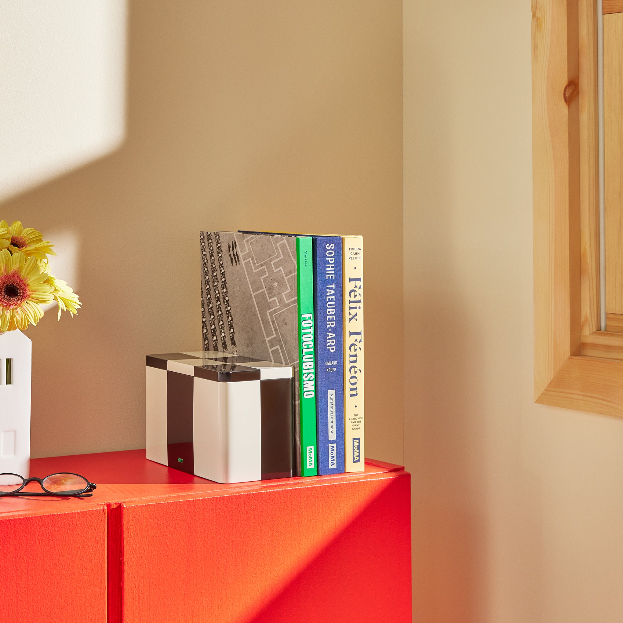 HAY Tin Container - Black/ Off White – MoMA Design Store